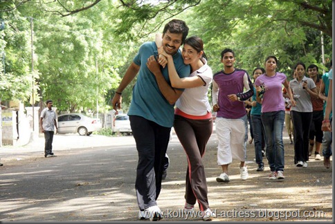 Karthi,Kajal -Naan Mahaan Alla movie stills - Wallpaper CyberShot